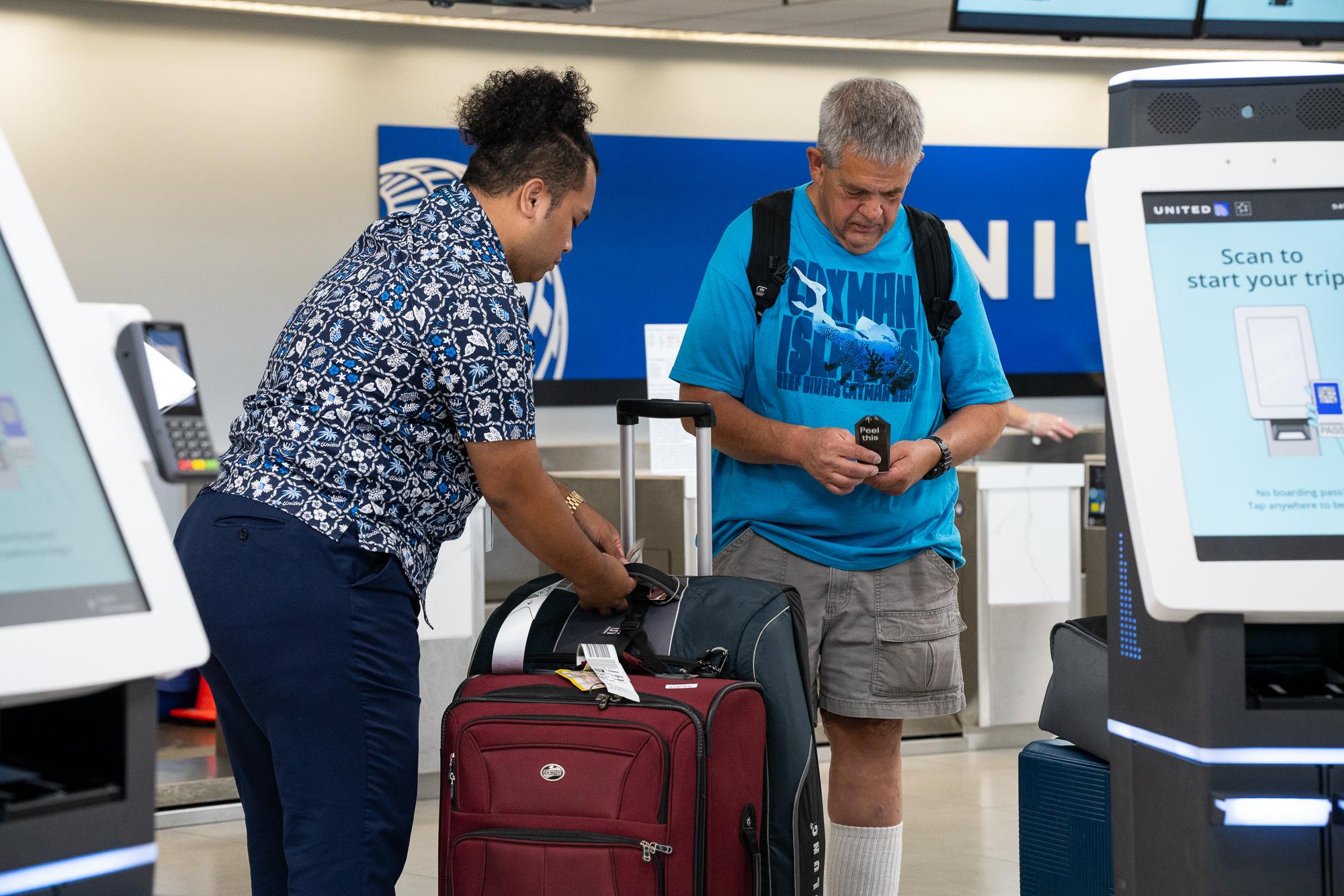 United Airlines Remodeled Check-in Lobby Ribbon-Cutting Ceremony — Dec ...